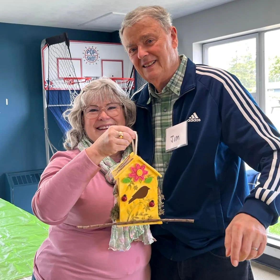 Find art, laughter, and connection at a memory café - Behaviours in ...